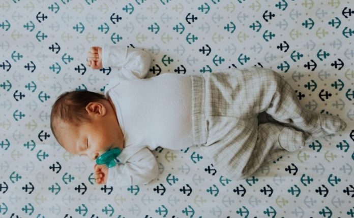 Is Your Baby’s Back Arching While Sleeping? - BabyGearABC.com